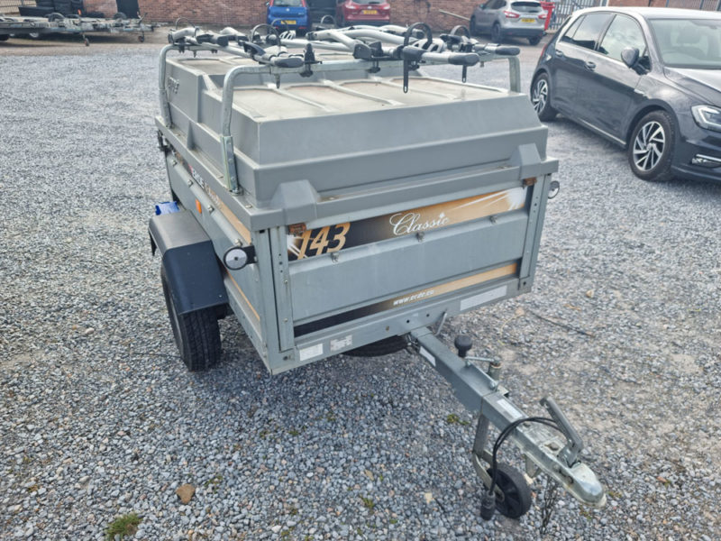 Erde 143 with lid, load bars & cycle carriers in Exeter, Devon ...
